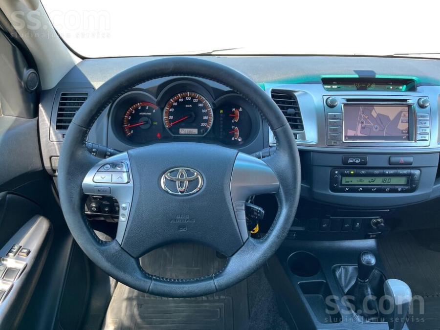 Pelēks Toyota Hilux 2014 Rīga, ar dzinēja tilpumu 3.00 L un nobraukumu 276 tūkst. km par 16990 €, foto 10 vietnē AUTOMOTO.COM.LV