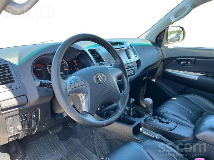 Pelēks Toyota Hilux 2014 Rīga, ar dzinēja tilpumu 3.00 L un nobraukumu 276 tūkst. km par 16990 €, foto 12 vietnē AUTOMOTO.COM.LV