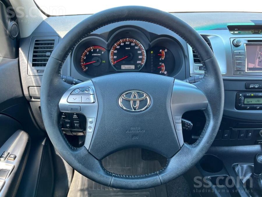 Pelēks Toyota Hilux 2014 Rīga, ar dzinēja tilpumu 3.00 L un nobraukumu 276 tūkst. km par 16990 €, foto 13 vietnē AUTOMOTO.COM.LV
