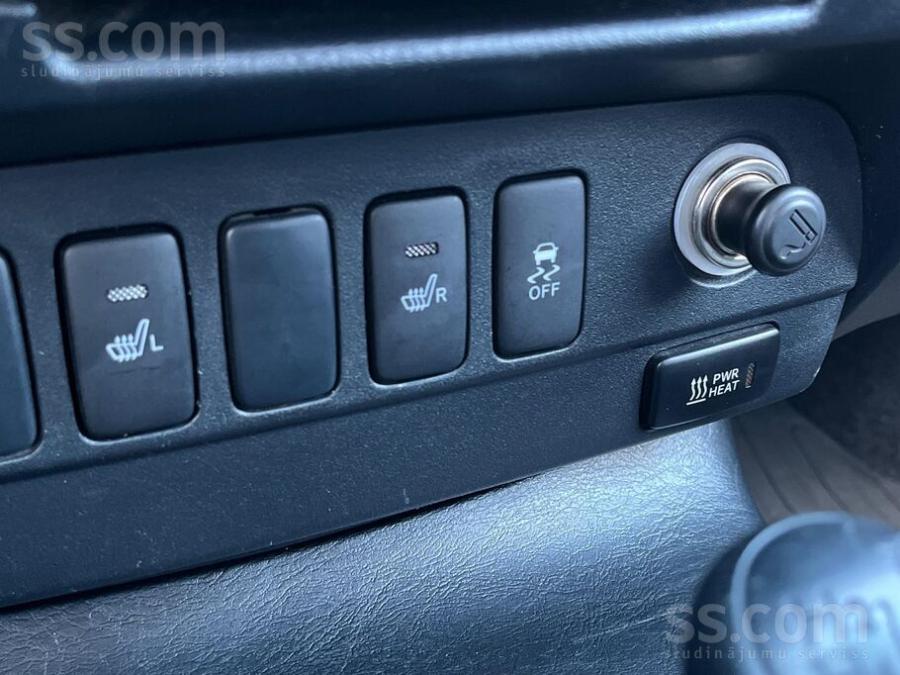 Pelēks Toyota Hilux 2014 Rīga, ar dzinēja tilpumu 3.00 L un nobraukumu 276 tūkst. km par 16990 €, foto 17 vietnē AUTOMOTO.COM.LV