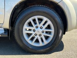 Pelēks Toyota Hilux 2014 Rīga, ar dzinēja tilpumu 3.00 L un nobraukumu 276 tūkst. km par 16990 €, foto 23 vietnē AUTOMOTO.COM.LV