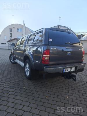 Pelēks Toyota Hilux 2014 Ogre, ar dzinēja tilpumu 3.00 L un nobraukumu 282 tūkst. km par 15000 €, foto 4 vietnē AUTOMOTO.COM.LV