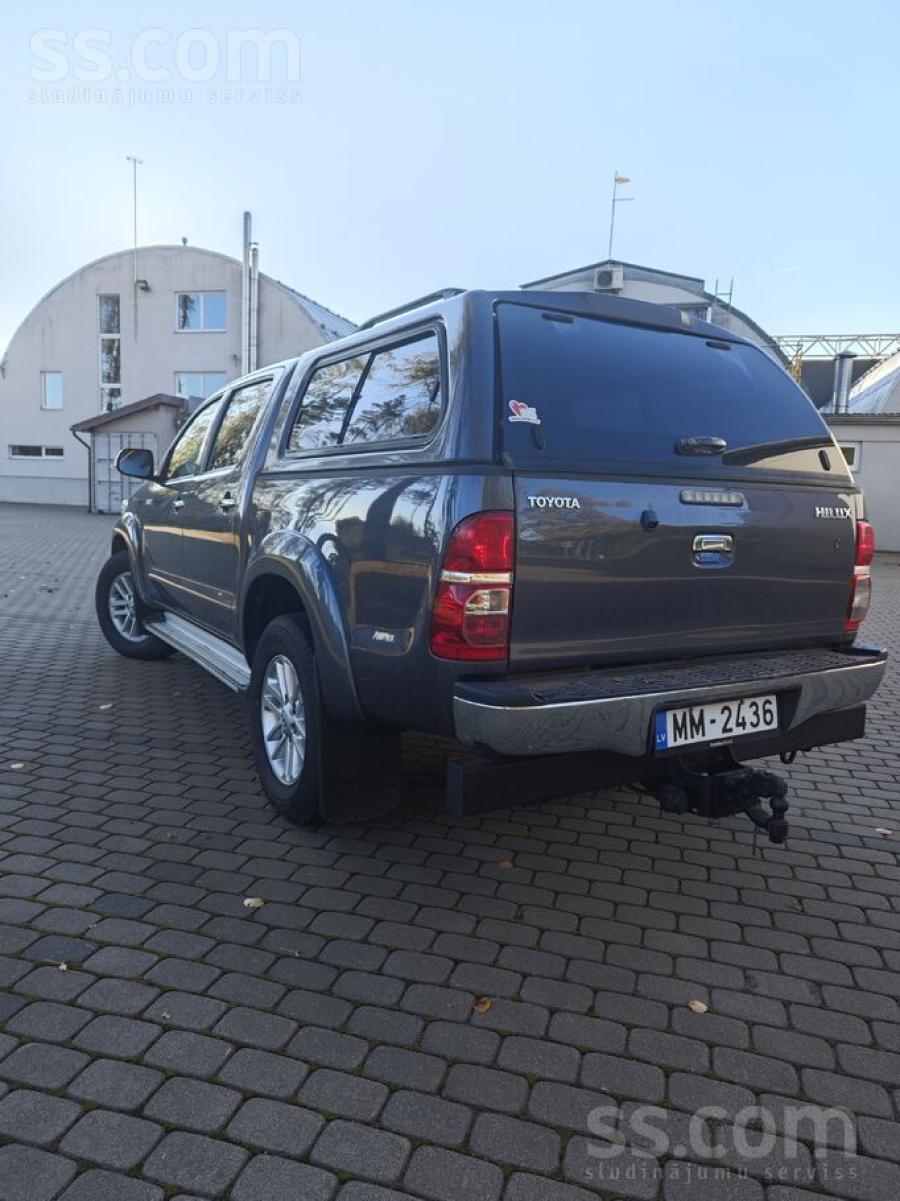 Pelēks Toyota Hilux 2014 Ogre, ar dzinēja tilpumu 3.00 L un nobraukumu 282 tūkst. km par 15000 €, foto 4 vietnē AUTOMOTO.COM.LV