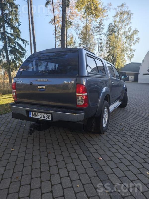 Pelēks Toyota Hilux 2014 Ogre, ar dzinēja tilpumu 3.00 L un nobraukumu 282 tūkst. km par 15000 €, foto 4 vietnē AUTOMOTO.COM.LV