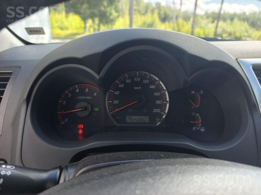 Pelēks Toyota Hilux 2014 Ogre, ar dzinēja tilpumu 3.00 L un nobraukumu 282 tūkst. km par 15000 €, foto 6 vietnē AUTOMOTO.COM.LV