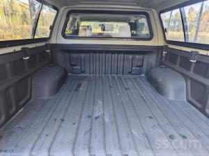 Pelēks Toyota Hilux 2014 Ogre, ar dzinēja tilpumu 3.00 L un nobraukumu 282 tūkst. km par 15000 €, foto 9 vietnē AUTOMOTO.COM.LV