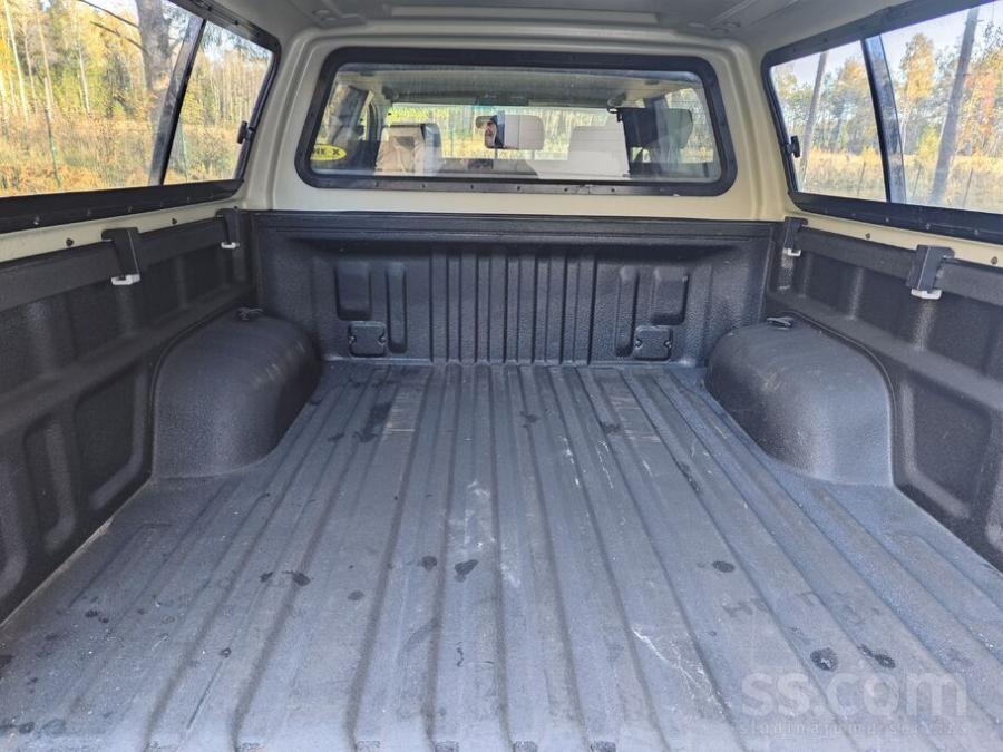 Pelēks Toyota Hilux 2014 Ogre, ar dzinēja tilpumu 3.00 L un nobraukumu 282 tūkst. km par 15000 €, foto 9 vietnē AUTOMOTO.COM.LV