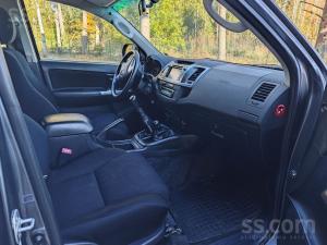 Pelēks Toyota Hilux 2014 Ogre, ar dzinēja tilpumu 3.00 L un nobraukumu 282 tūkst. km par 15000 €, foto 13 vietnē AUTOMOTO.COM.LV