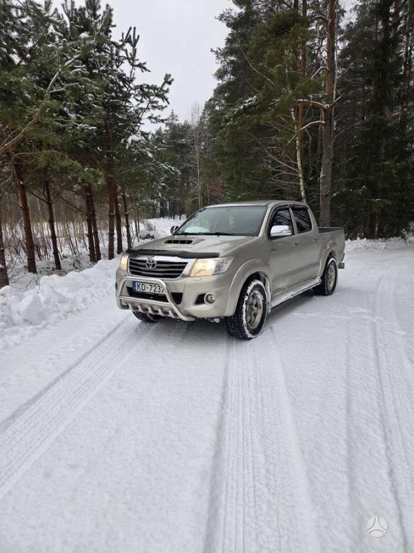 Pelēks Toyota Hilux 2015 Bauska, ar dzinēja tilpumu 2.50 L un nobraukumu 260 tūkst. km par 16759 €, foto 1 vietnē AUTOMOTO.COM.LV