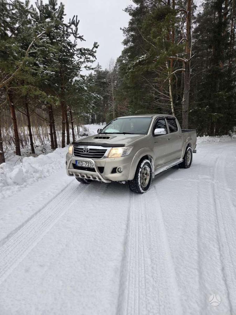 Pelēks Toyota Hilux 2015 Bauska, ar dzinēja tilpumu 2.50 L un nobraukumu 260 tūkst. km par 16759 €, foto 1 vietnē AUTOMOTO.COM.LV