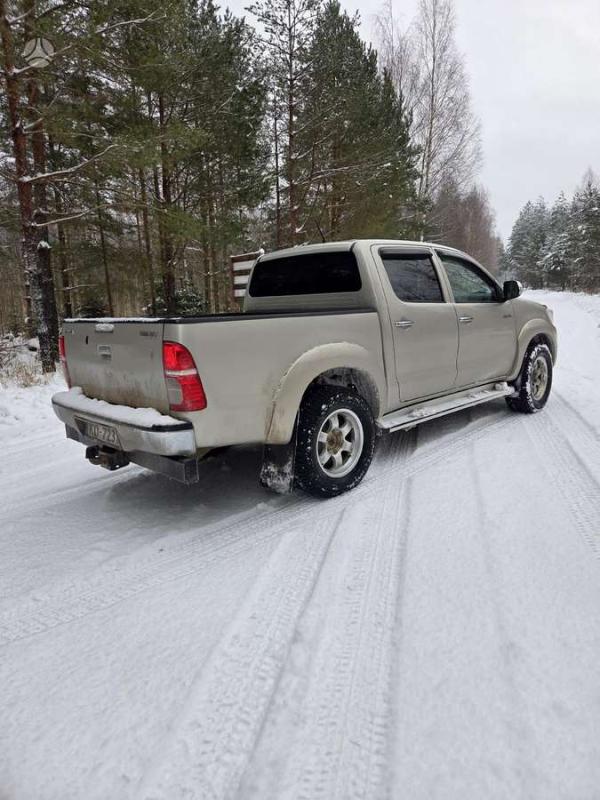 Pelēks Toyota Hilux 2015 Bauska, ar dzinēja tilpumu 2.50 L un nobraukumu 260 tūkst. km par 16759 €, foto 2 vietnē AUTOMOTO.COM.LV