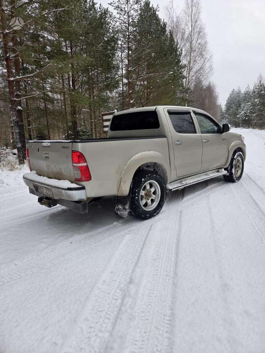 Pelēks Toyota Hilux 2015 Bauska, ar dzinēja tilpumu 2.50 L un nobraukumu 260 tūkst. km par 16759 €, foto 2 vietnē AUTOMOTO.COM.LV