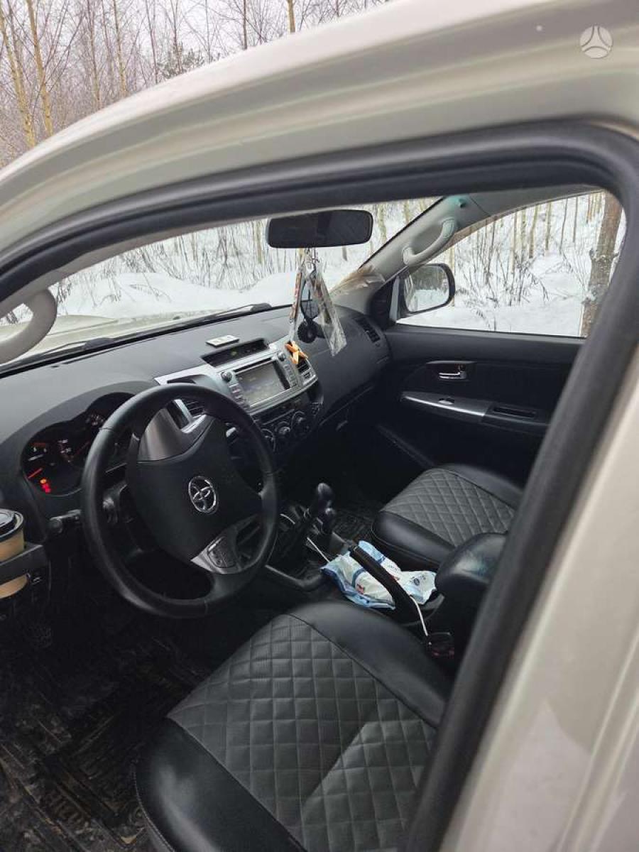 Pelēks Toyota Hilux 2015 Bauska, ar dzinēja tilpumu 2.50 L un nobraukumu 260 tūkst. km par 16759 €, foto 5 vietnē AUTOMOTO.COM.LV