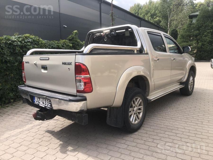 Pelēks Toyota Hilux 2015 Rīga, ar dzinēja tilpumu 3.00 L un nobraukumu 160 tūkst. km par 19900 €, foto 3 vietnē AUTOMOTO.COM.LV