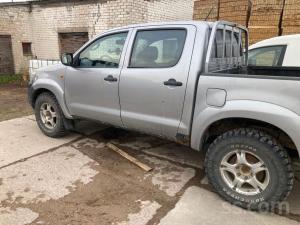 Grey Toyota Hilux 2015 in Daugavpils, with an engine capacity of 2.50 L and mileage of 445 thousand km for 11000 €, photo 3 on AUTOMOTO.COM.LV
