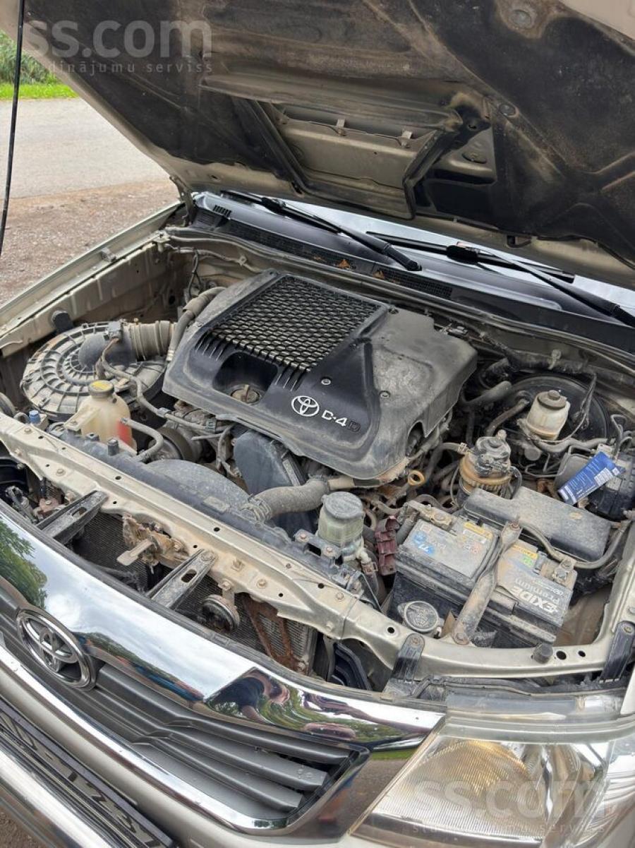 Grey Toyota Hilux 2015 in Bauska, with an engine capacity of 2.50 L and mileage of 267 thousand km for 14950 €, photo 10 on AUTOMOTO.COM.LV
