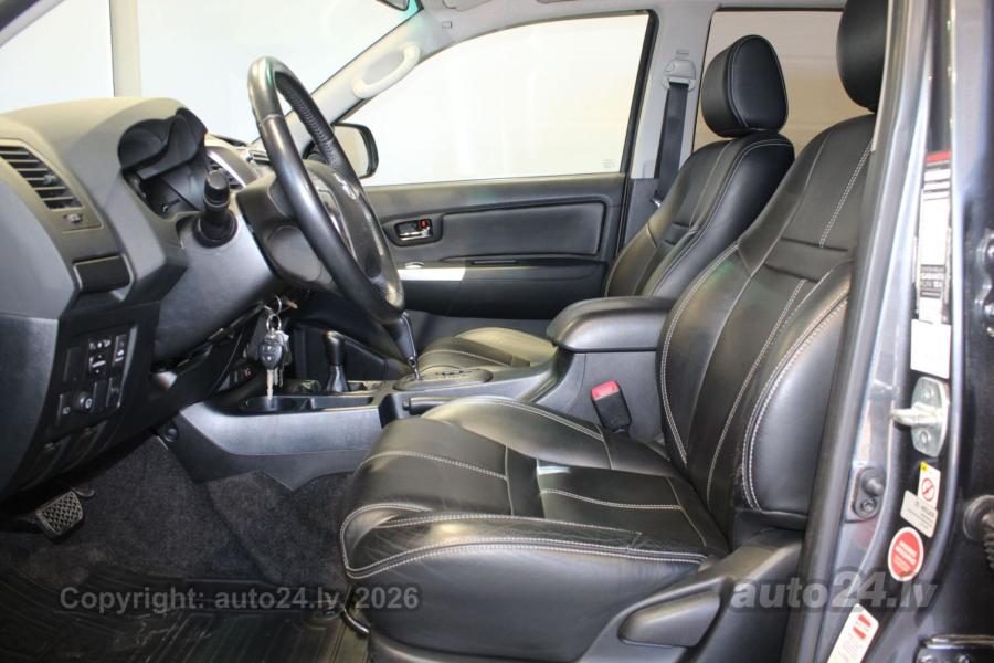 Pelēks Toyota Hilux 2016 Tallina, ar dzinēja tilpumu 3.00 L un nobraukumu 140 tūkst. km par 27490 €, foto 12 vietnē AUTOMOTO.COM.LV