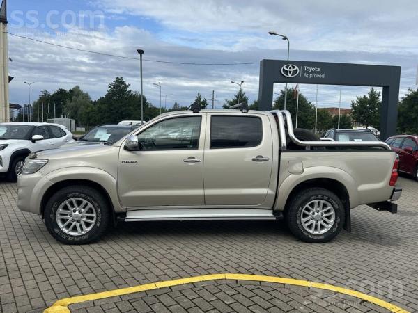 Pelēks Toyota Hilux 2016 Liepāja, ar dzinēja tilpumu 2.50 L un nobraukumu 148 tūkst. km par 21900 €, foto 2 vietnē AUTOMOTO.COM.LV