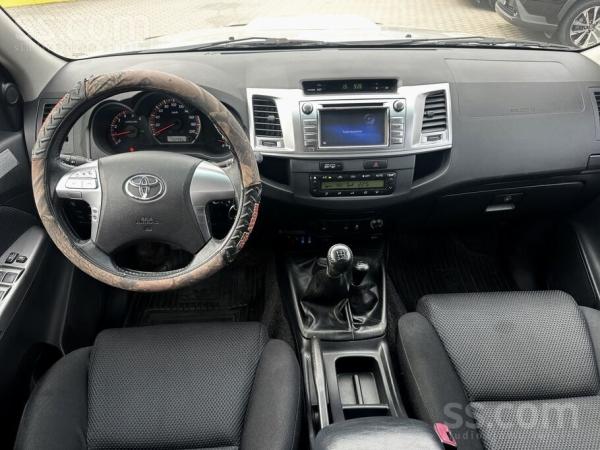 Pelēks Toyota Hilux 2016 Liepāja, ar dzinēja tilpumu 2.50 L un nobraukumu 148 tūkst. km par 21900 €, foto 10 vietnē AUTOMOTO.COM.LV