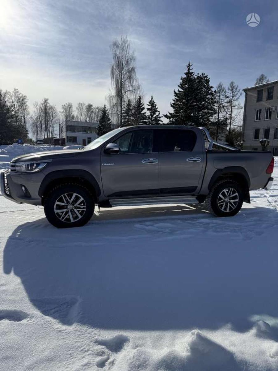 Pelēks Toyota Hilux 2017 Jurbarkas, ar dzinēja tilpumu 2.39 L un nobraukumu 277 tūkst. km par 25000 €, foto 4 vietnē AUTOMOTO.COM.LV