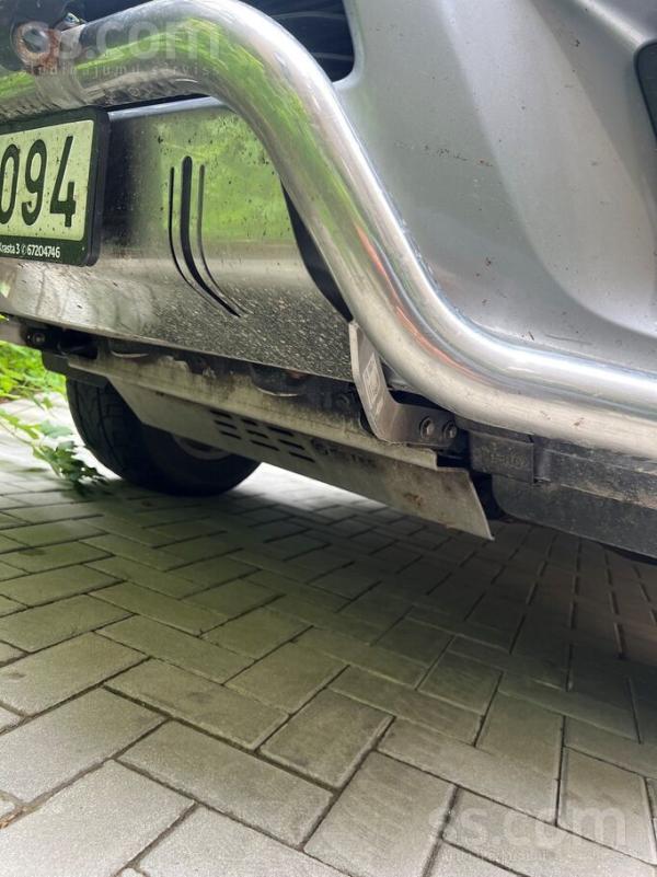 Grey Toyota Hilux 2017 in Riga, with an engine capacity of 2.40 L and mileage of 213 thousand km for 22000 €, photo 9 on AUTOMOTO.COM.LV
