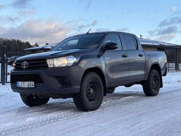 Grey Toyota Hilux 2019 in Vilnius, with an engine capacity of 2.39 L and mileage of 225 thousand km for 21400 €, photo 1 on AUTOMOTO.COM.LV