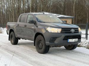 Grey Toyota Hilux 2019 in Vilnius, with an engine capacity of 2.39 L and mileage of 225 thousand km for 21400 €, photo 4 on AUTOMOTO.COM.LV