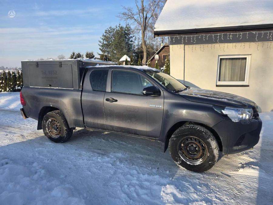 Pelēks Toyota Hilux 2019 Viļņa, ar dzinēja tilpumu 2.39 L un nobraukumu 235 tūkst. km par 14900 €, foto 1 vietnē AUTOMOTO.COM.LV
