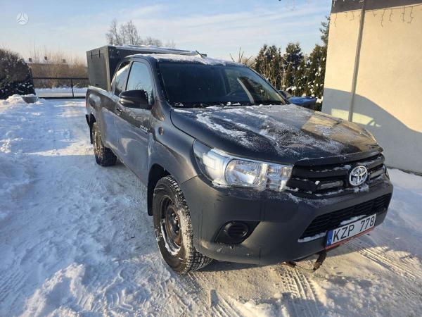 Grey Toyota Hilux 2019 in Vilnius, with an engine capacity of 2.39 L and mileage of 235 thousand km for 14900 €, photo 2 on AUTOMOTO.COM.LV