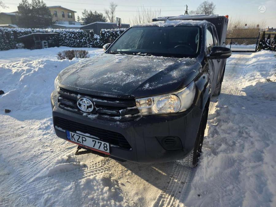 Pelēks Toyota Hilux 2019 Viļņa, ar dzinēja tilpumu 2.39 L un nobraukumu 235 tūkst. km par 14900 €, foto 3 vietnē AUTOMOTO.COM.LV