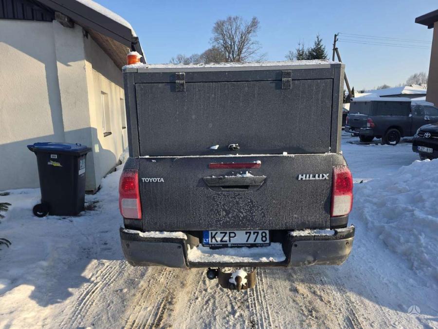 Pelēks Toyota Hilux 2019 Viļņa, ar dzinēja tilpumu 2.39 L un nobraukumu 235 tūkst. km par 14900 €, foto 5 vietnē AUTOMOTO.COM.LV