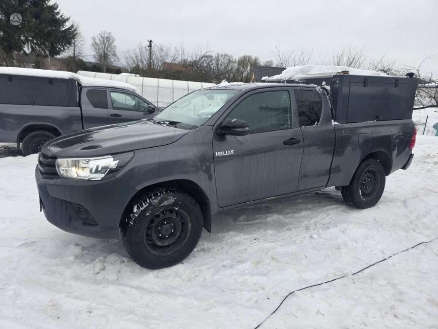 Pelēks Toyota Hilux 2019 Viļņa, ar dzinēja tilpumu 2.39 L un nobraukumu 286 tūkst. km par 13990 €, foto 2 vietnē AUTOMOTO.COM.LV
