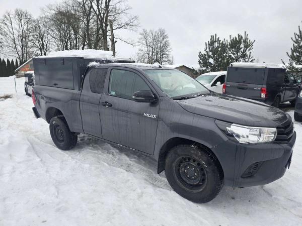 Pelēks Toyota Hilux 2019 Viļņa, ar dzinēja tilpumu 2.39 L un nobraukumu 286 tūkst. km par 13990 €, foto 4 vietnē AUTOMOTO.COM.LV