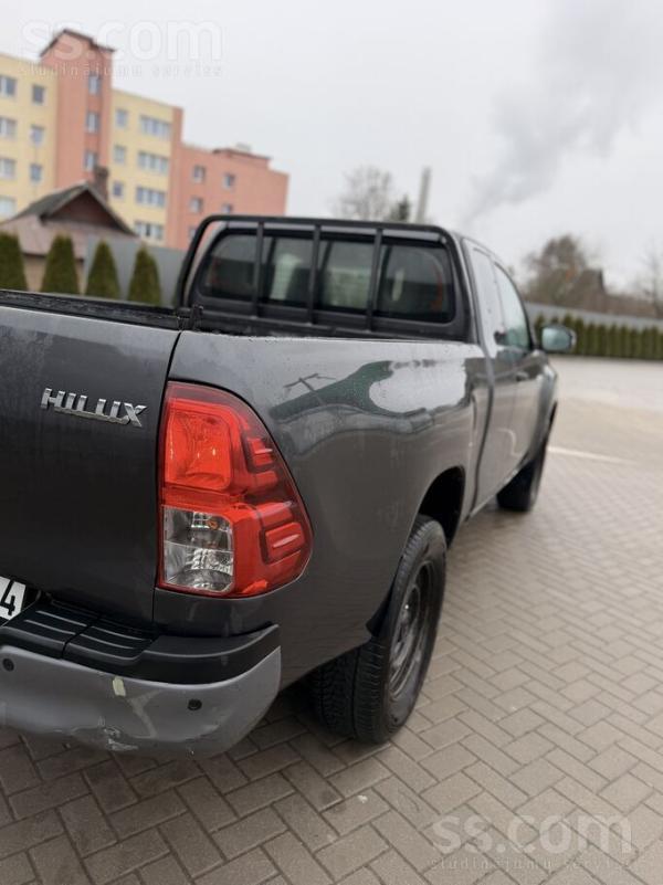 Pelēks Toyota Hilux 2019 Ludza, ar dzinēja tilpumu 2.40 L un nobraukumu 291 tūkst. km par 16500 €, foto 4 vietnē AUTOMOTO.COM.LV
