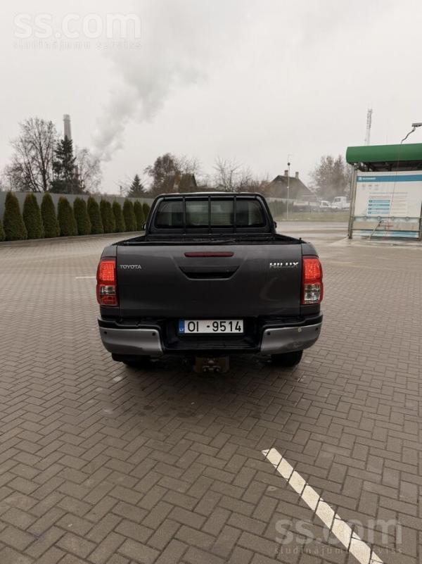 Pelēks Toyota Hilux 2019 Ludza, ar dzinēja tilpumu 2.40 L un nobraukumu 291 tūkst. km par 16500 €, foto 5 vietnē AUTOMOTO.COM.LV