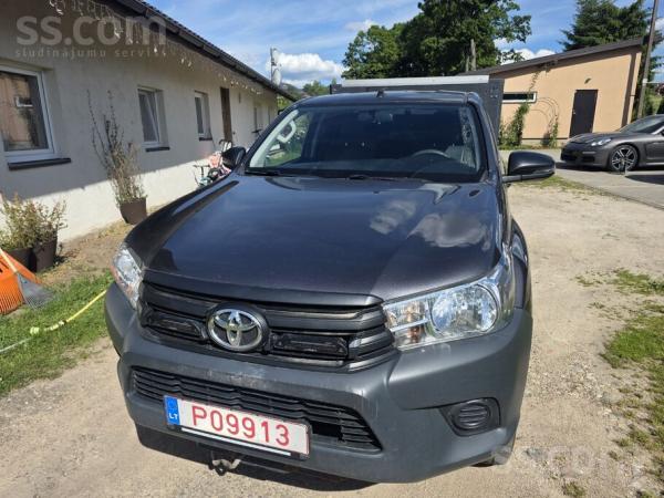 Grey Toyota Hilux 2019 in Vilnius, with an engine capacity of 2.40 L and mileage of 279 thousand km for 15000 €, photo 3 on AUTOMOTO.COM.LV