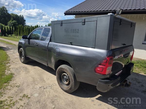 Grey Toyota Hilux 2019 in Vilnius, with an engine capacity of 2.40 L and mileage of 279 thousand km for 15000 €, photo 4 on AUTOMOTO.COM.LV