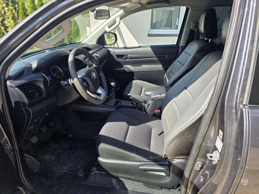 Pelēks Toyota Hilux 2019 Viļņa, ar dzinēja tilpumu 2.39 L un nobraukumu 279 tūkst. km par 14520 €, foto 7 vietnē AUTOMOTO.COM.LV