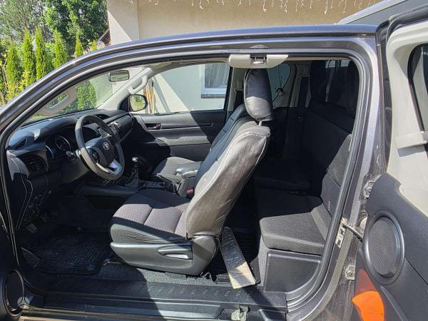 Grey Toyota Hilux 2019 in Vilnius, with an engine capacity of 2.39 L and mileage of 279 thousand km for 14520 €, photo 7 on AUTOMOTO.COM.LV