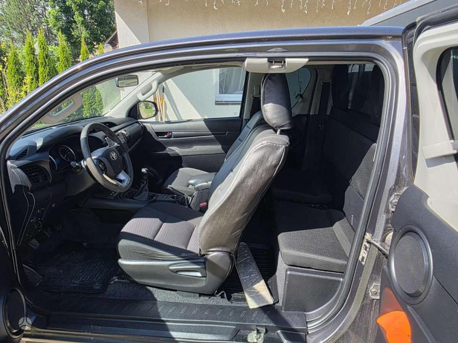 Pelēks Toyota Hilux 2019 Viļņa, ar dzinēja tilpumu 2.39 L un nobraukumu 279 tūkst. km par 14520 €, foto 8 vietnē AUTOMOTO.COM.LV