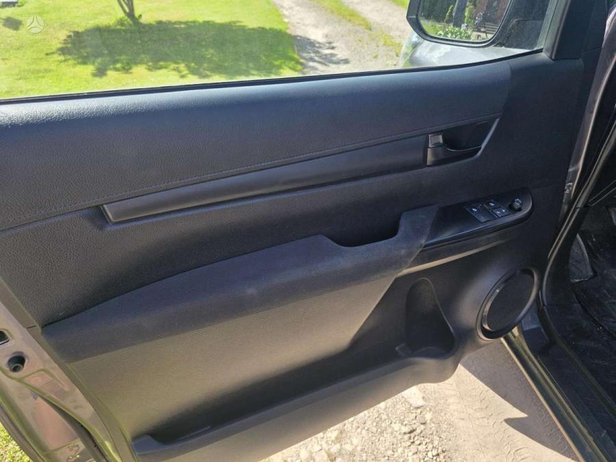 Pelēks Toyota Hilux 2019 Viļņa, ar dzinēja tilpumu 2.39 L un nobraukumu 279 tūkst. km par 14520 €, foto 9 vietnē AUTOMOTO.COM.LV