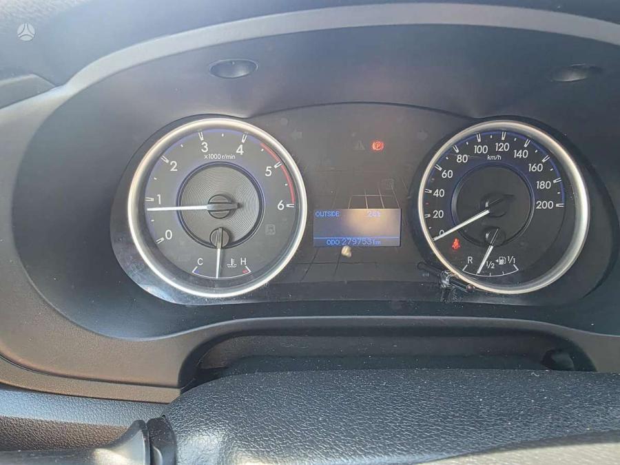 Pelēks Toyota Hilux 2019 Viļņa, ar dzinēja tilpumu 2.39 L un nobraukumu 279 tūkst. km par 14520 €, foto 12 vietnē AUTOMOTO.COM.LV