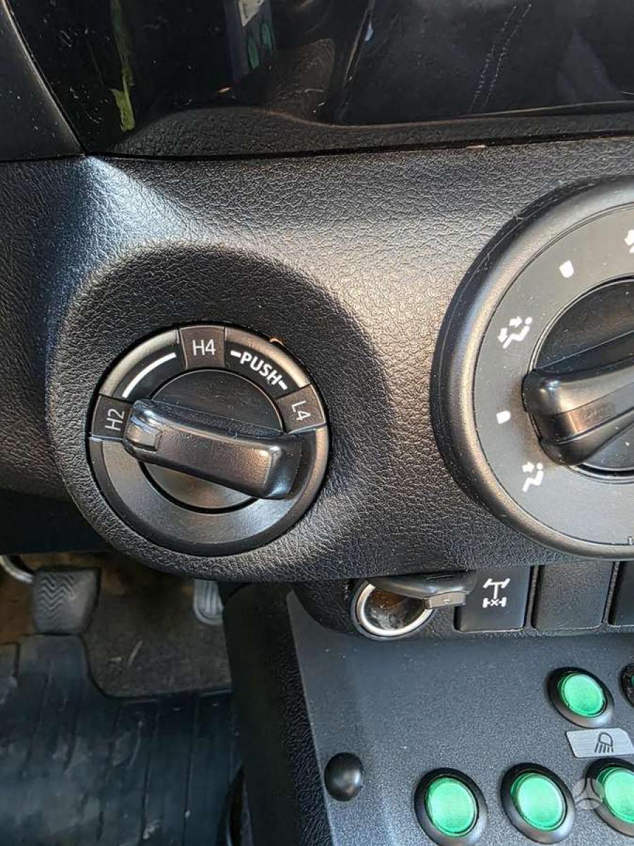 Pelēks Toyota Hilux 2019 Viļņa, ar dzinēja tilpumu 2.39 L un nobraukumu 279 tūkst. km par 14520 €, foto 15 vietnē AUTOMOTO.COM.LV