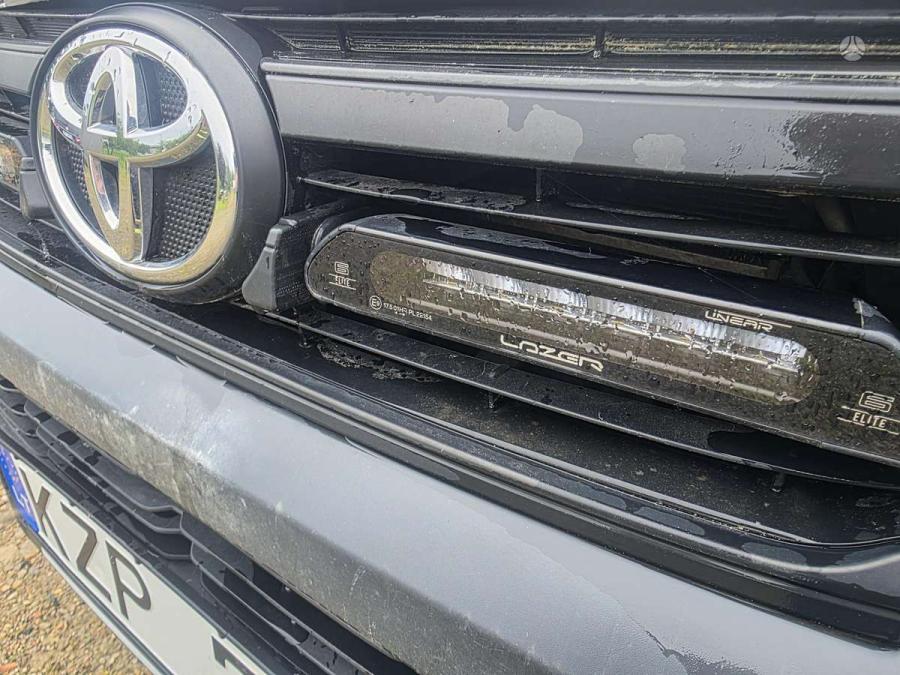 Pelēks Toyota Hilux 2019 Viļņa, ar dzinēja tilpumu 2.39 L un nobraukumu 279 tūkst. km par 14520 €, foto 18 vietnē AUTOMOTO.COM.LV