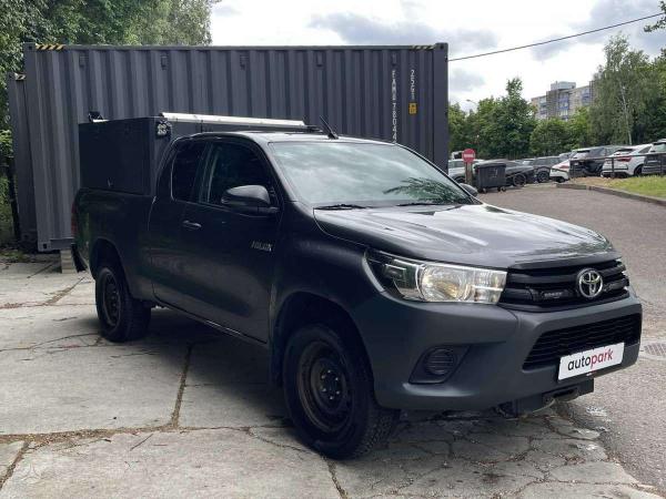Toyota Hilux 2019 Viļņa vietnē Pelēks Toyota Hilux 2019 Viļņa, ar dzinēja tilpumu 2.39 L un nobraukumu 324 tūkst. km par 18900 €, foto 4 vietnē AUTOMOTO.COM.LV