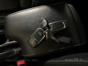 Серый Тойота Хайлюкс 2019 в Таллин, объемом двигателя 2.39 л и пробегом 125 тыс. км за 32900 €, фото 17 на AUTOMOTO.COM.LV