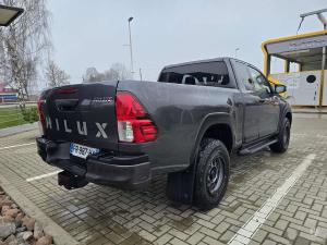 Grey Toyota Hilux 2020 in Taurage, with an engine capacity of 2.39 L and mileage of 43 thousand km for 22750 €, photo 2 on AUTOMOTO.COM.LV