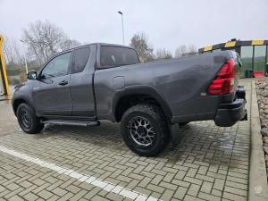 Grey Toyota Hilux 2020 in Taurage, with an engine capacity of 2.39 L and mileage of 43 thousand km for 22750 €, photo 3 on AUTOMOTO.COM.LV