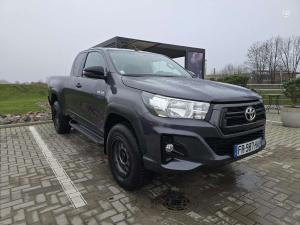 Grey Toyota Hilux 2020 in Taurage, with an engine capacity of 2.39 L and mileage of 43 thousand km for 22750 €, photo 6 on AUTOMOTO.COM.LV