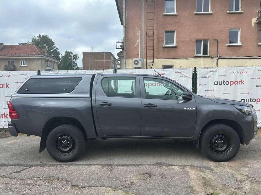 Pelēks Toyota Hilux 2021 Klaipėda, ar dzinēja tilpumu 2.39 L un nobraukumu 93 tūkst. km par 28500 €, foto 3 vietnē AUTOMOTO.COM.LV